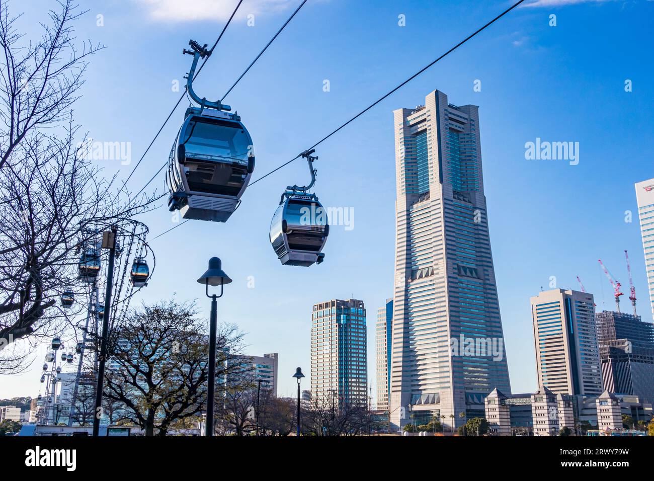 Yokohama Aircabin and the view of the Minato Mirai 21 district Stock ...
