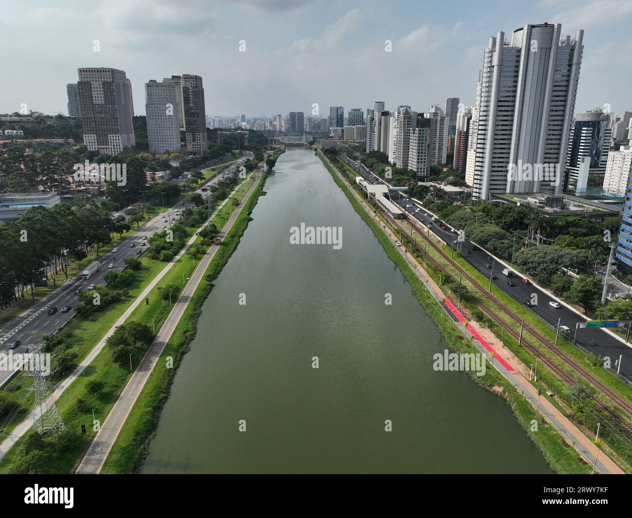 Big rivers in big cities Stock Photo - Alamy