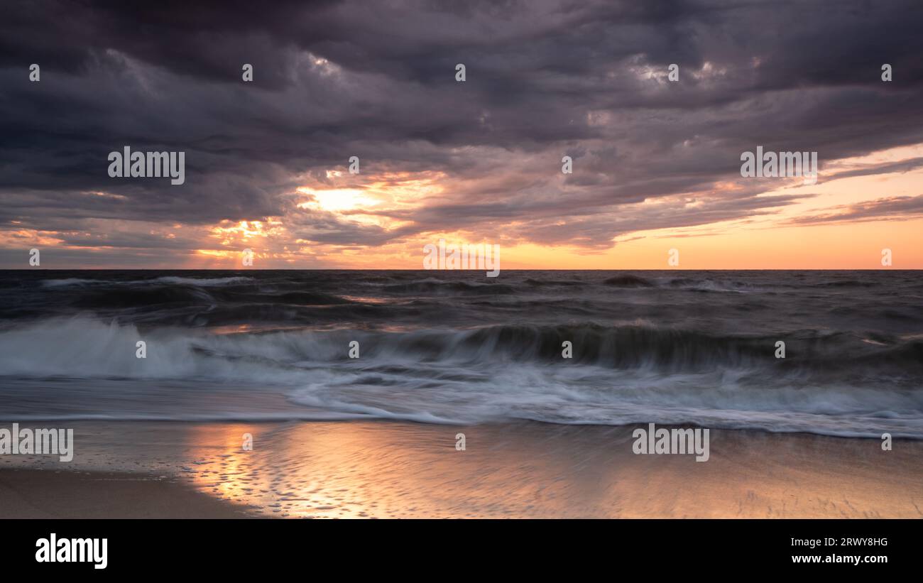 Dramatic sky romantic sky hi-res stock photography and images - Alamy