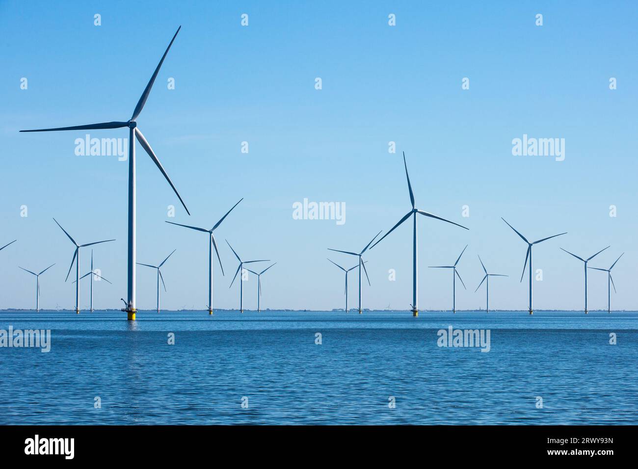 Breezanddijk, Netherlands. 05th Sep, 2023. Wind turbines on the Fryslan ...