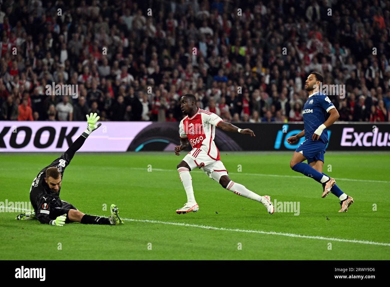AMSTERDAM - Carlos Forbs of Ajax scores the 1-0. (l-r) Olympique ...
