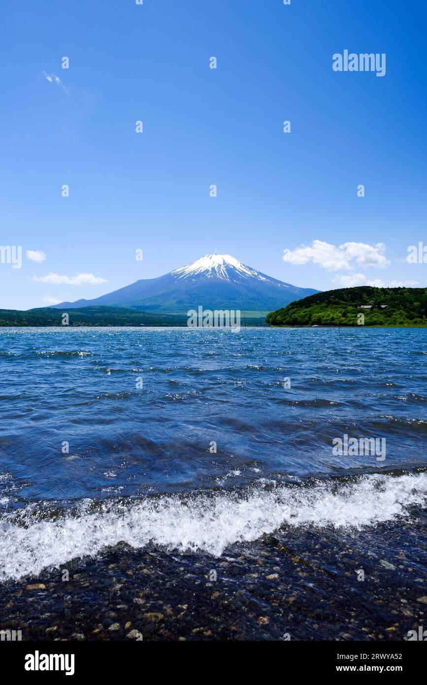 Rippling Lake Yamanaka and Mt. Fuji Stock Photo - Alamy
