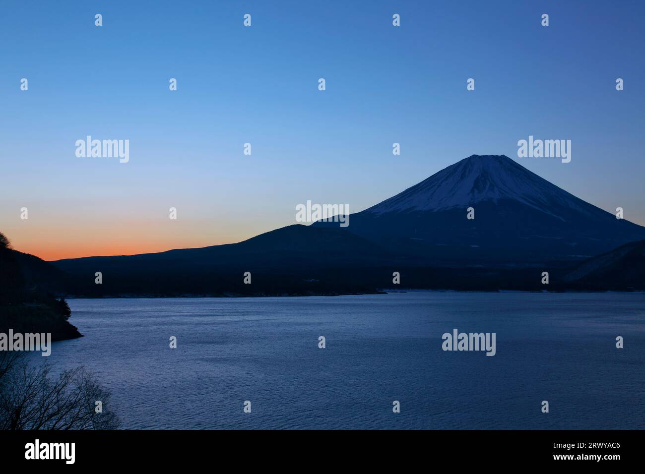 Fuji from Lake Motosuko in the early morning Stock Photo - Alamy