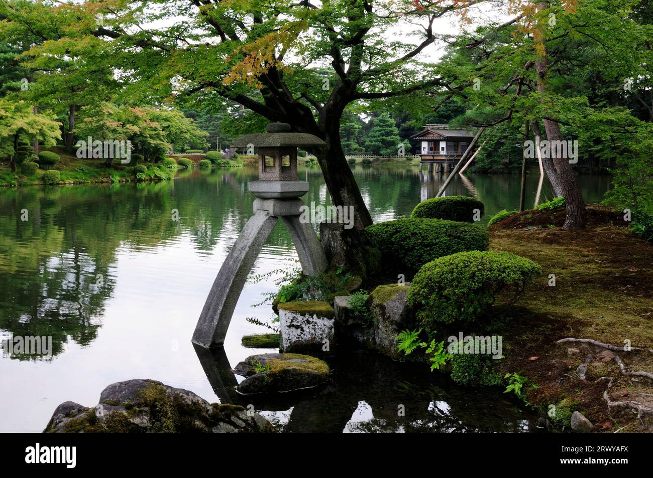 Kenrokuen park hi-res stock photography and images - Alamy