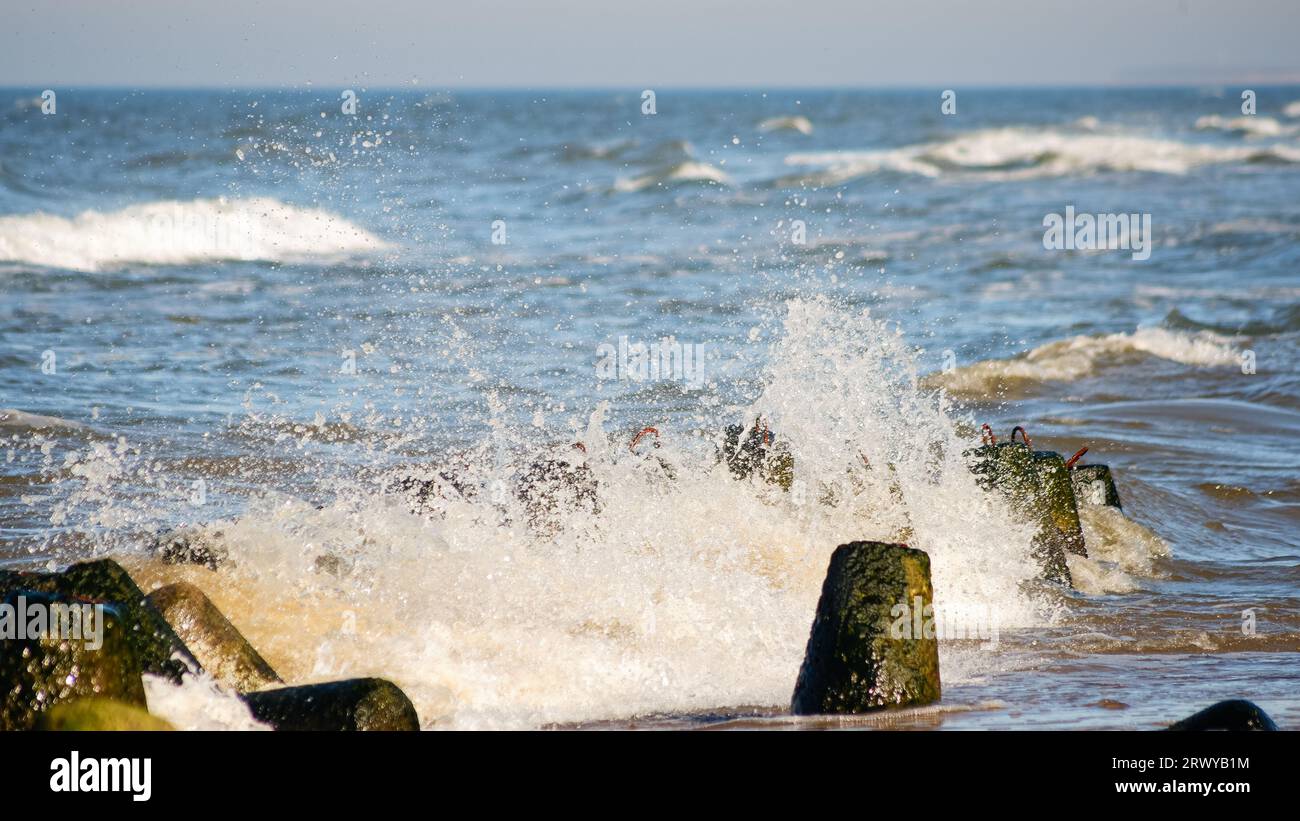 Splashing against breakwater hi-res stock photography and images - Alamy