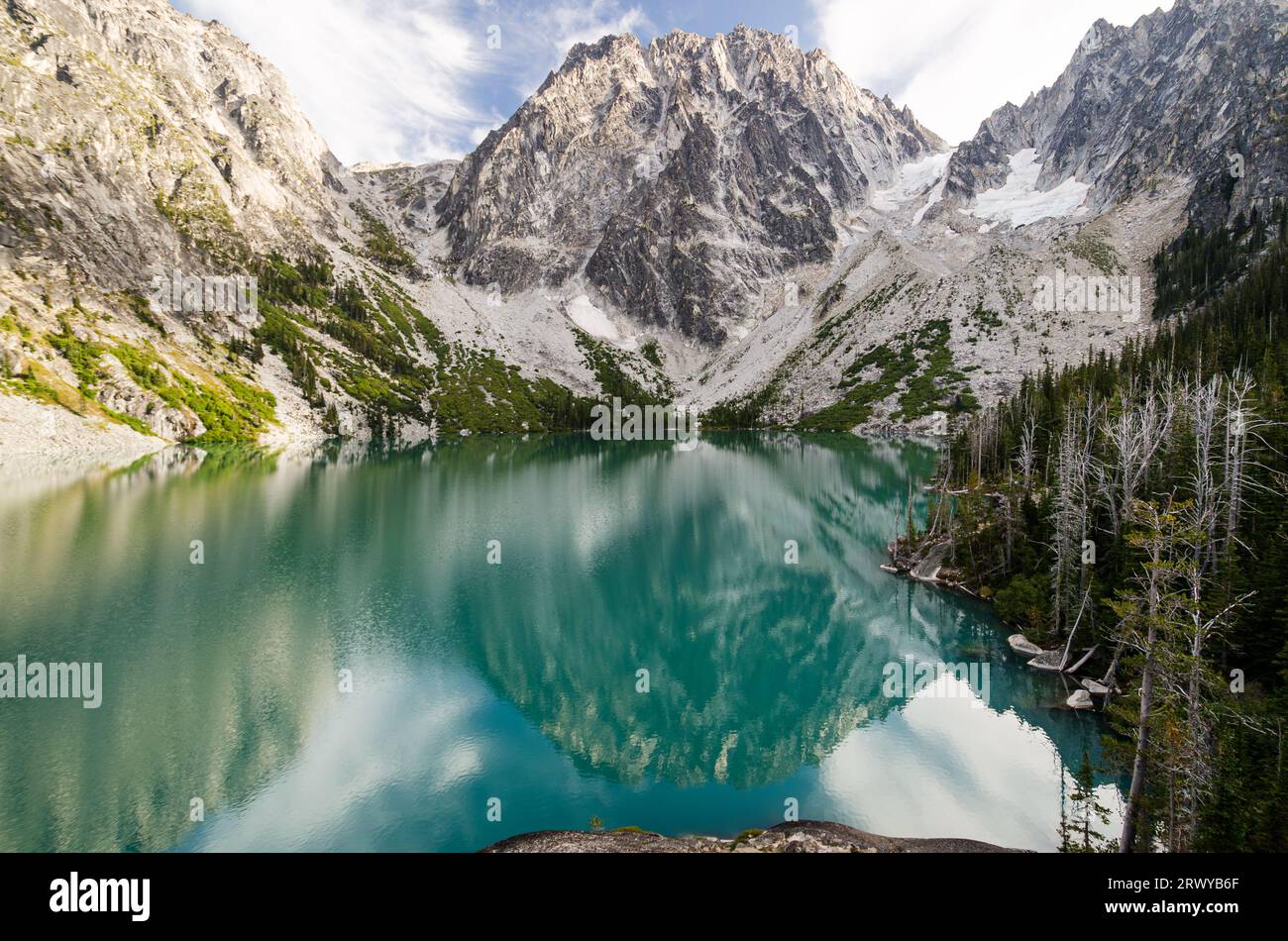 Dragontrail Peak and Aasgard Pass reflecting in turquoise Colchuck Lake ...