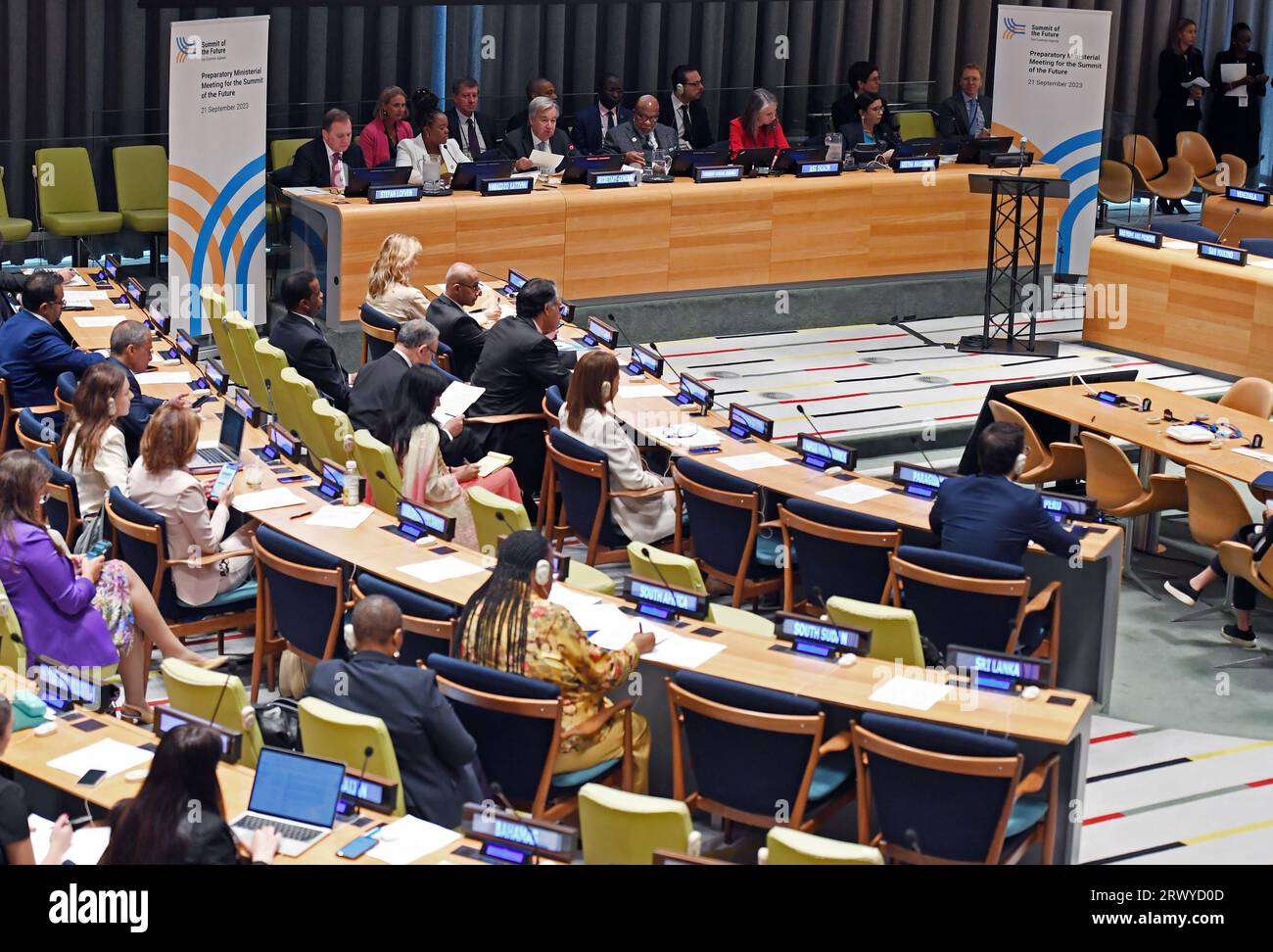 Multipolar world hi-res stock photography and images - Alamy