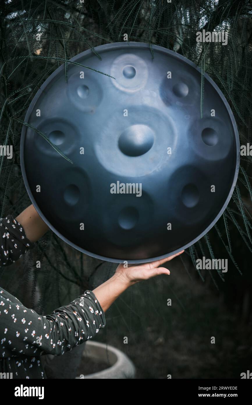 Hang handpan hi-res stock photography and images - Alamy