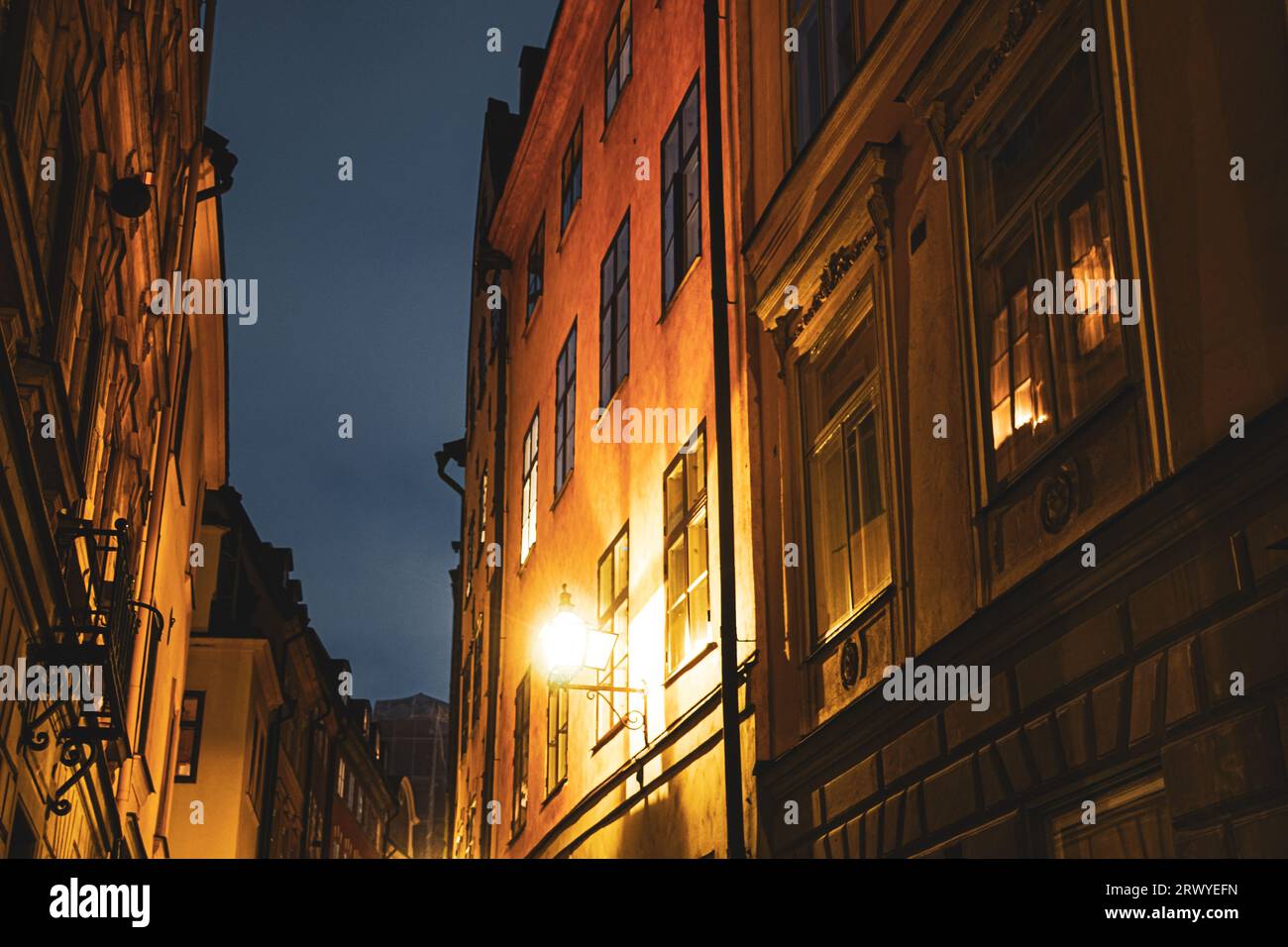 Alley night low angle hi-res stock photography and images - Alamy