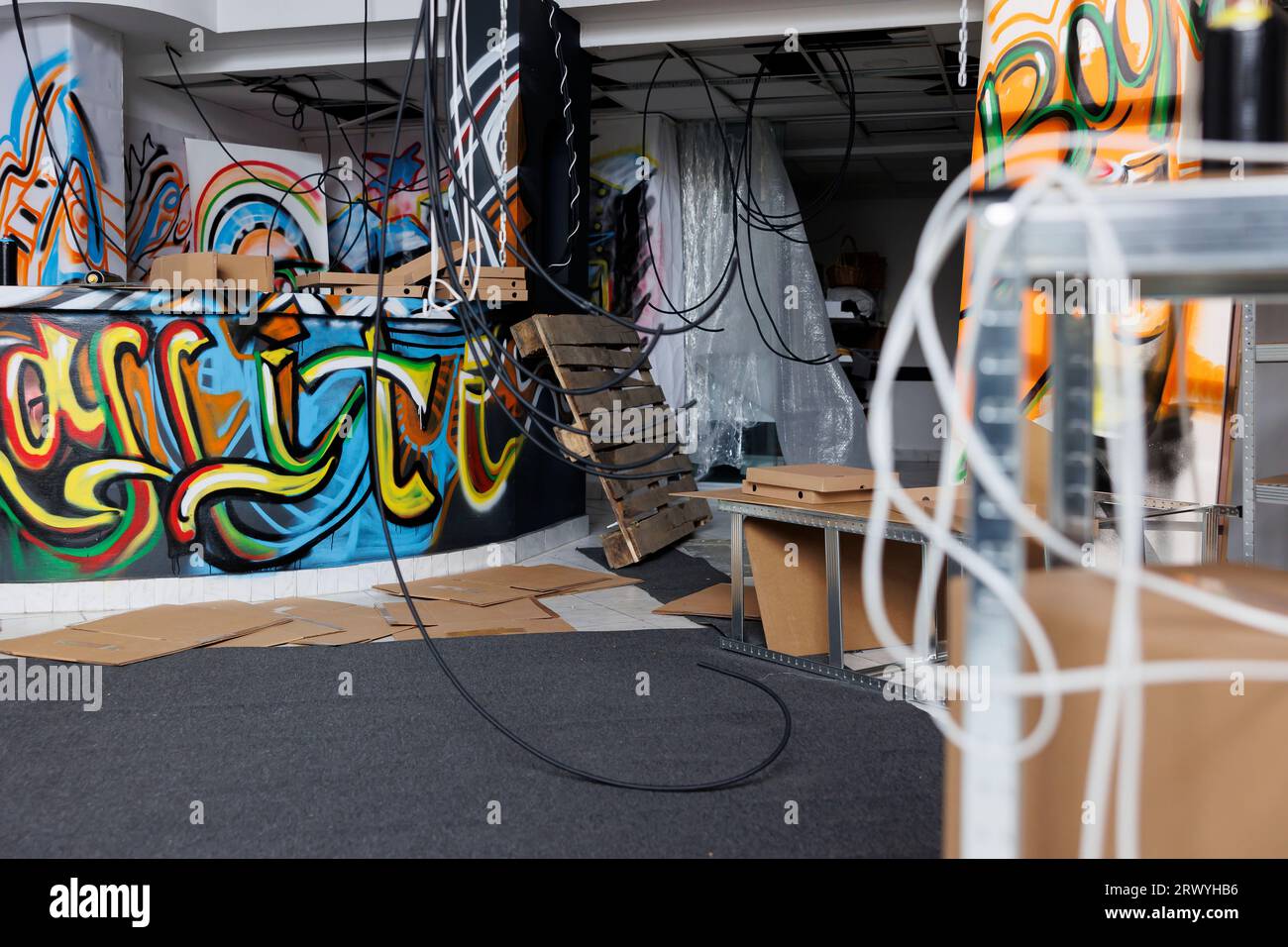 Warehouse damaged boxes hi-res stock photography and images - Alamy