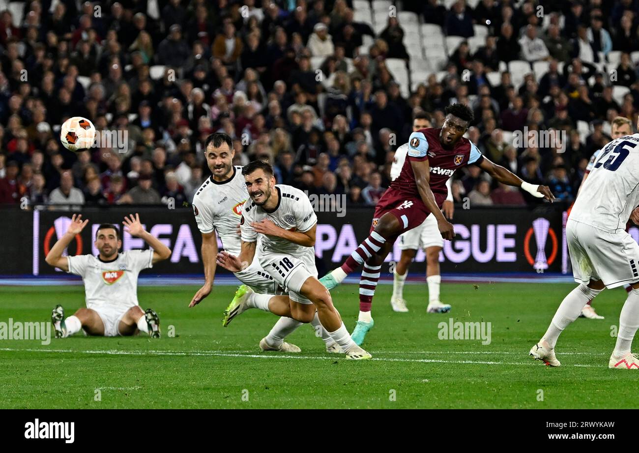 London, UK. 21st Sep, 2023. Mohammed Kudus (West Ham) has a shot at ...