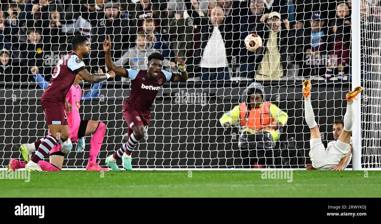 London, UK. 21st Sep, 2023. GOAL. Mohammed Kudus (West Ham, centre ...