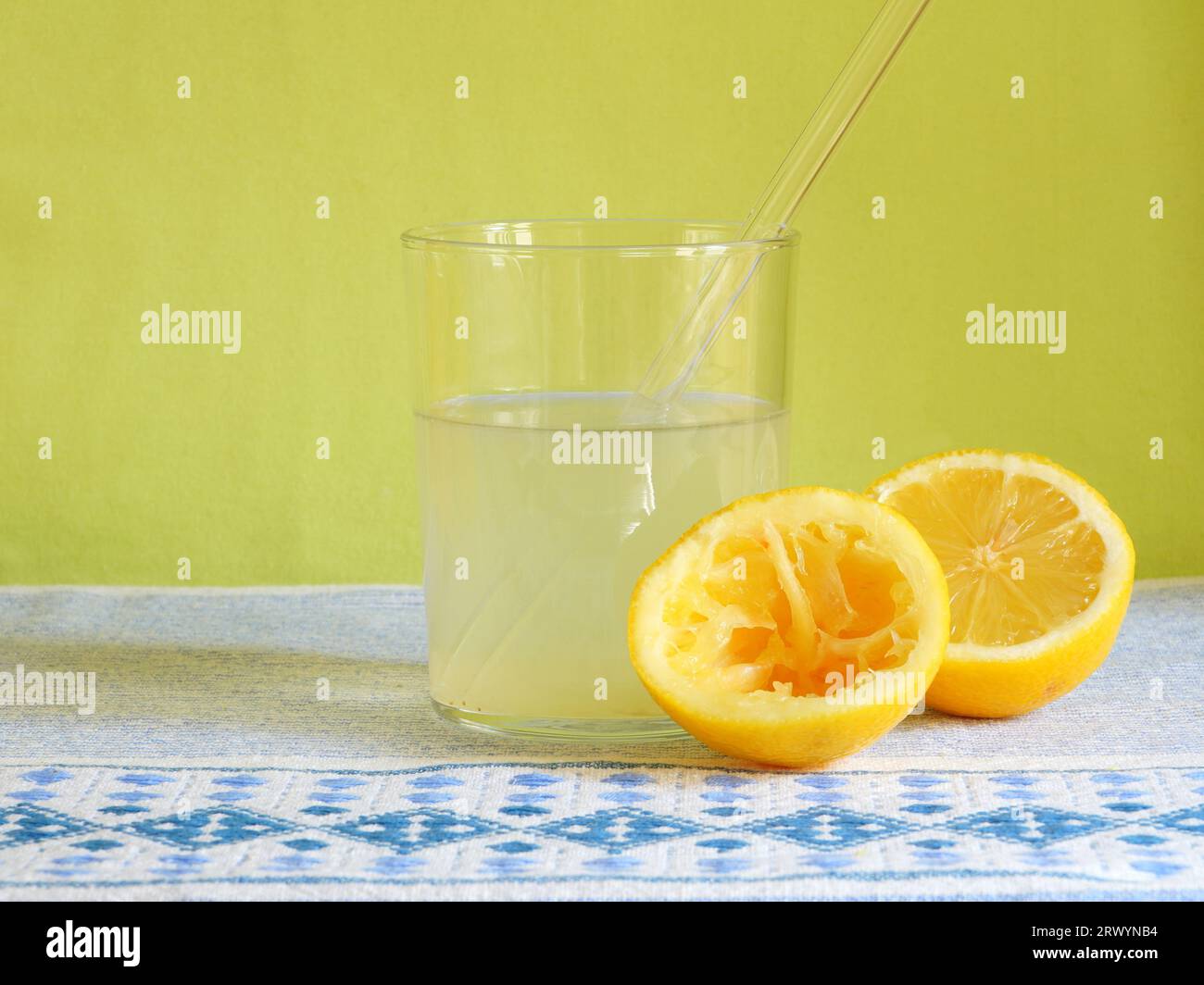Halved fresh lemon halves two hi-res stock photography and images - Alamy