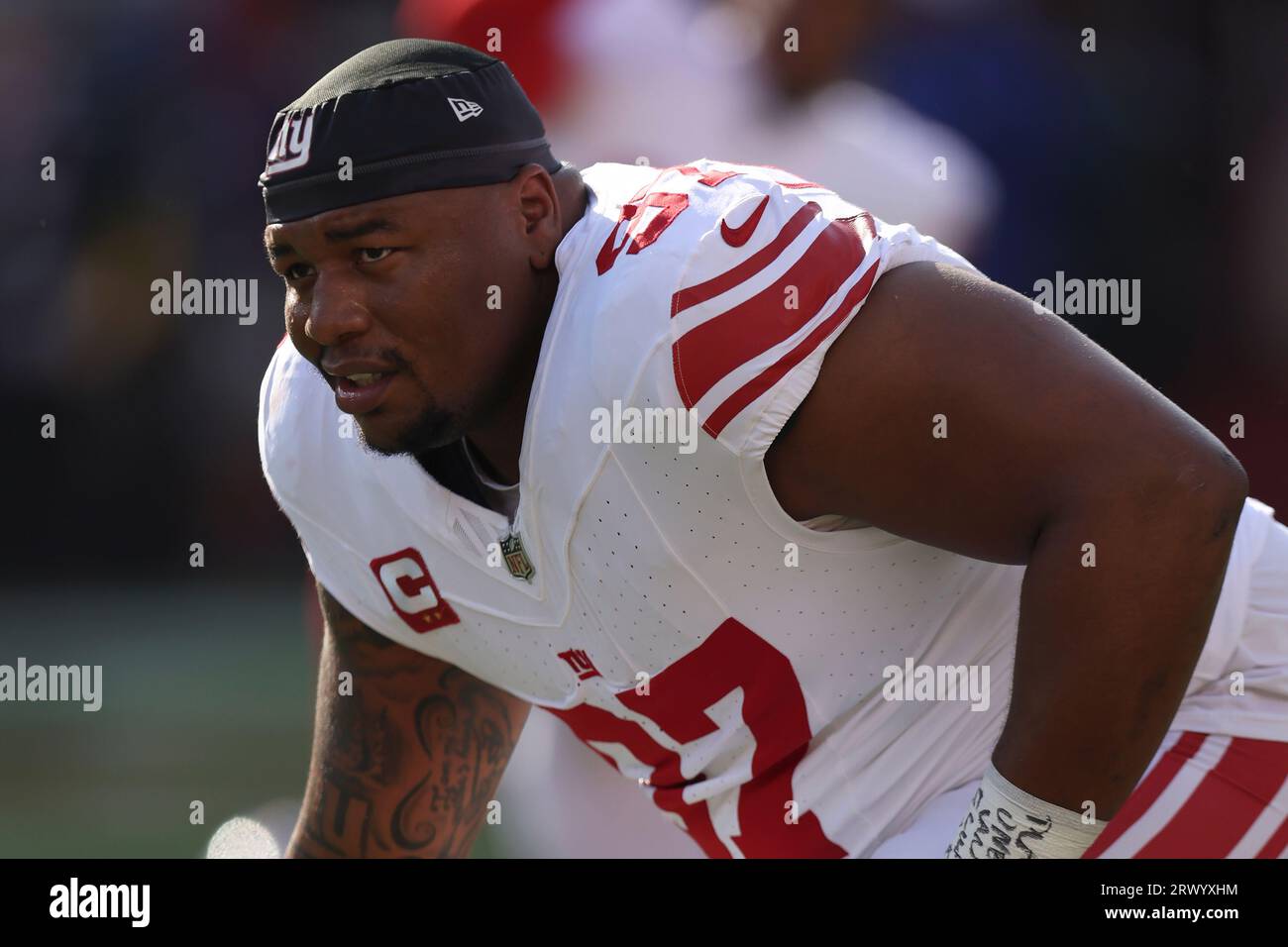 New York Giants defensive tackle Dexter Lawrence II warms up before an ...