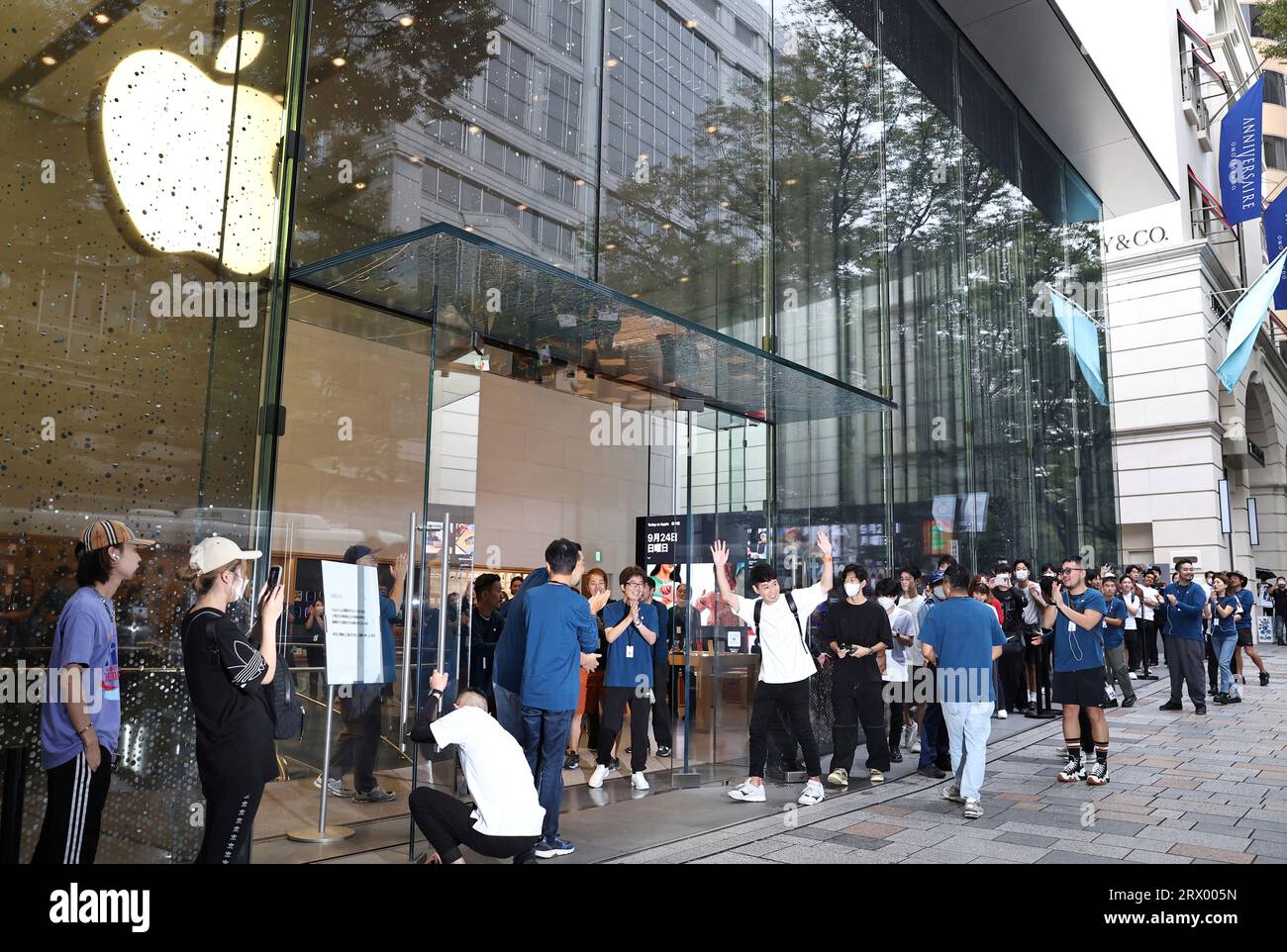 Customers line to buy newly launched iPhone 15 in front of Apple Store ...