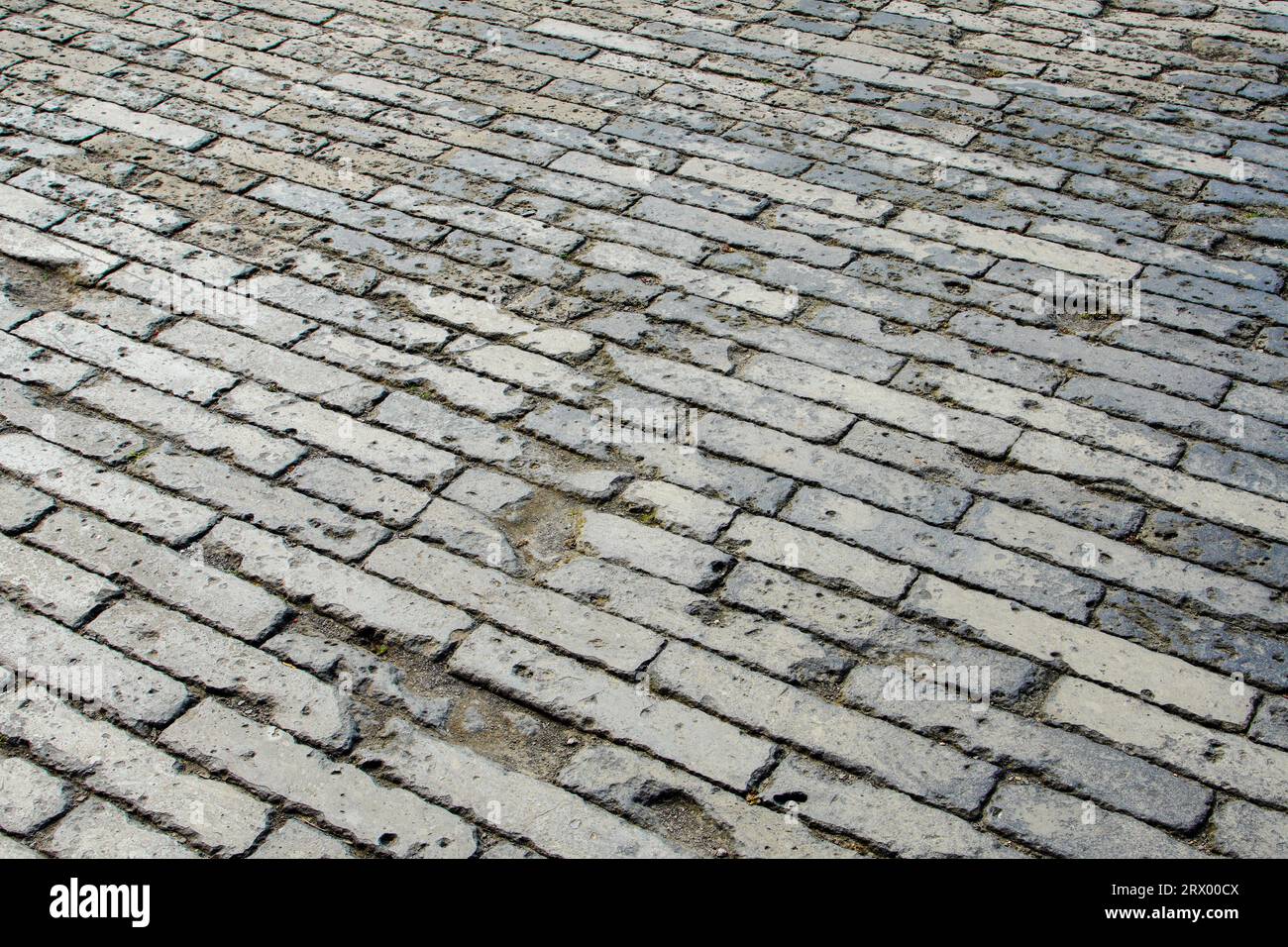 Green bricks hi-res stock photography and images - Alamy