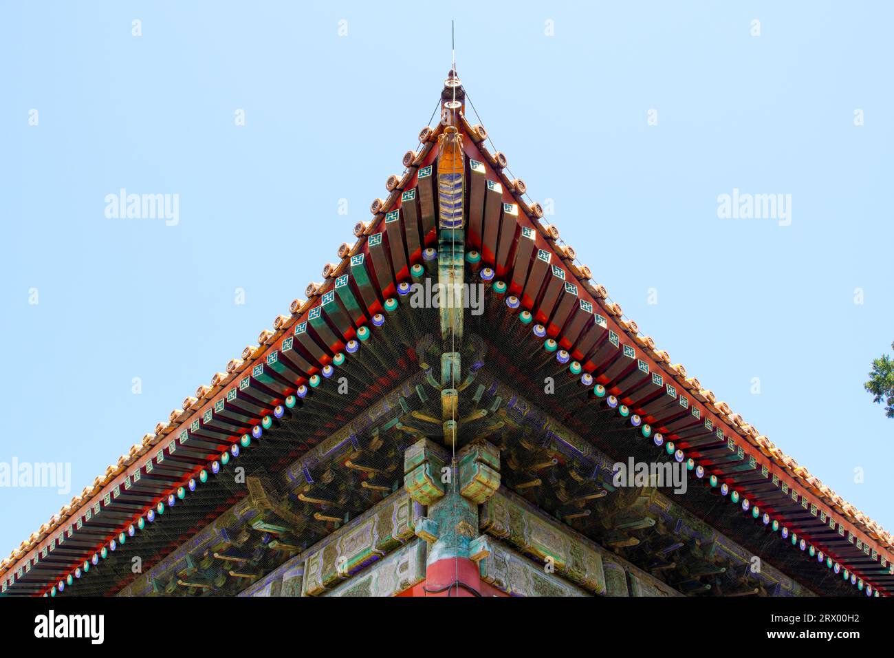 Arch of wooden architecture, Dacheng Hall, Beijing Temple of Confucius ...