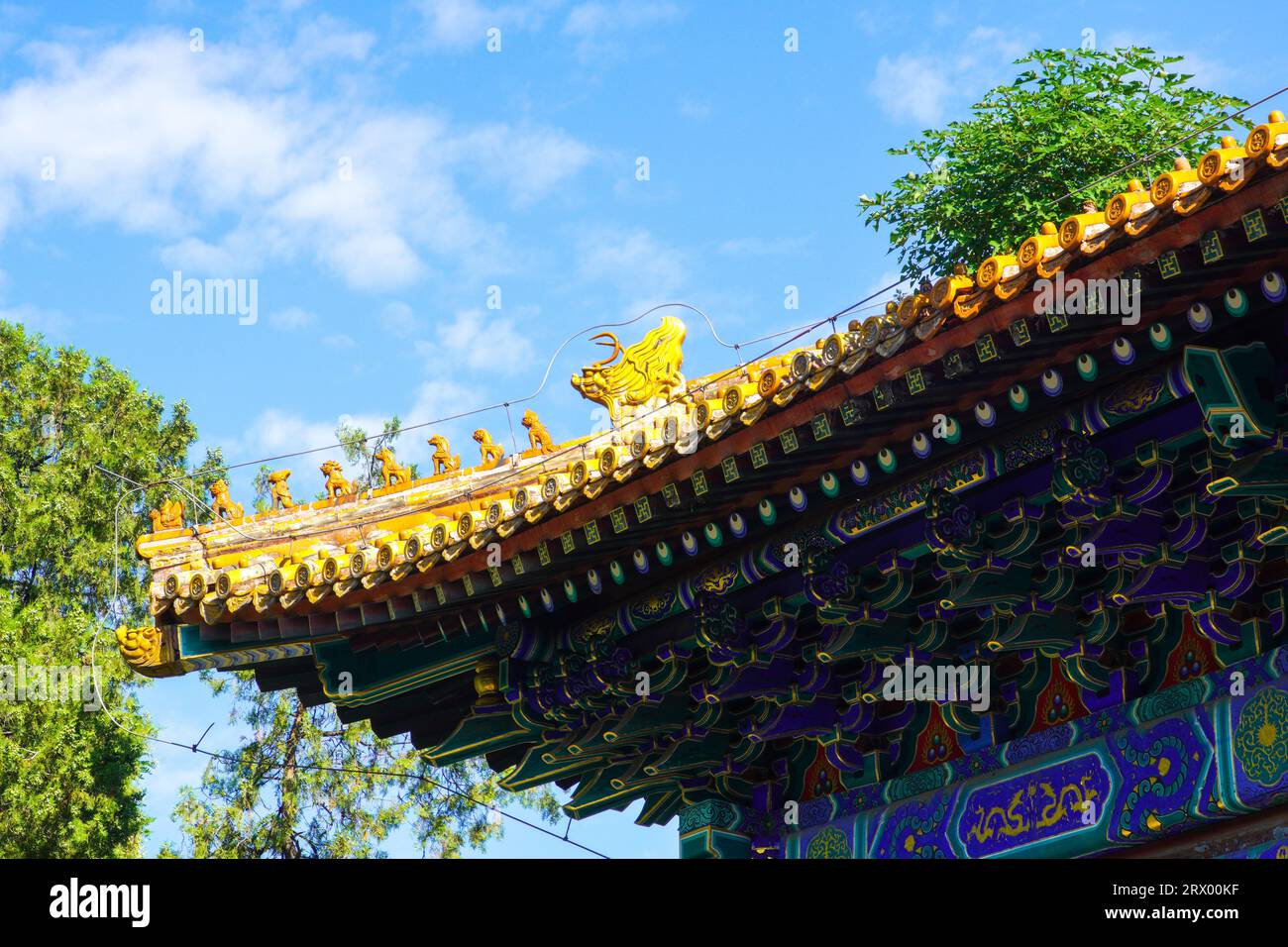 Auspicious Beast on the eaves of Dacheng Gate of Beijing Temple of ...