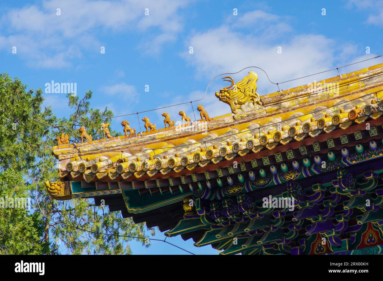 Auspicious Beast on the eaves of Dacheng Gate of Beijing Temple of ...