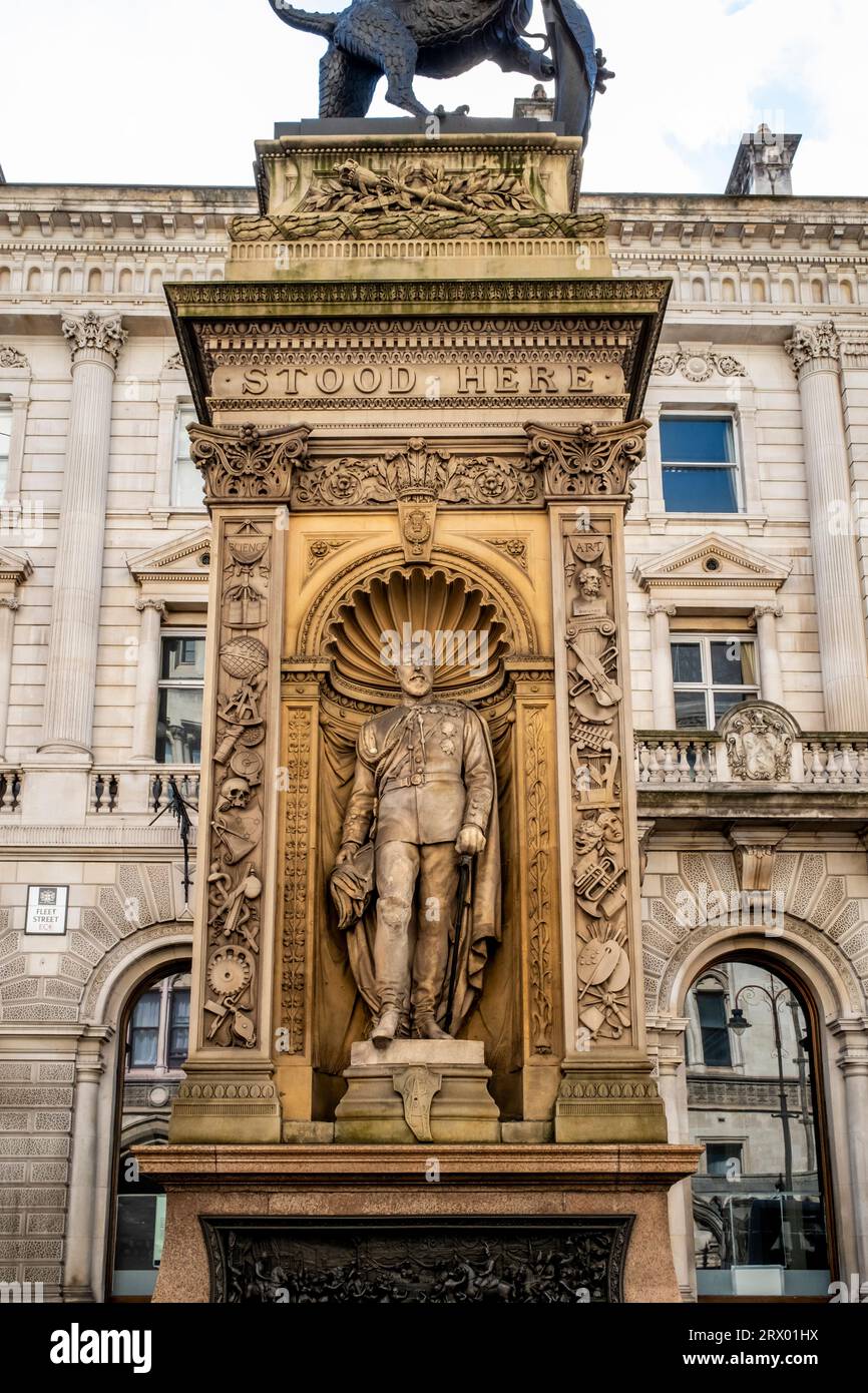 The Temple Bar Memorial Stands In The Middle of The Street Next To The ...