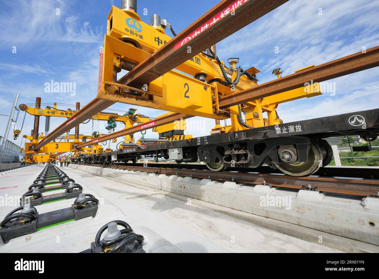 Builders in a line hi-res stock photography and images - Alamy