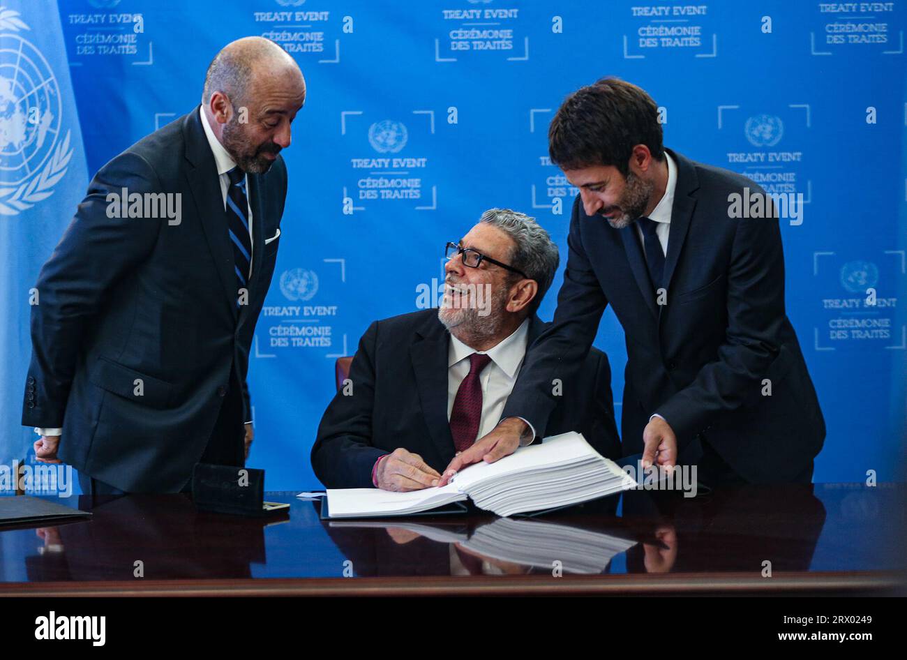 Marine conservation agreement hi-res stock photography and images - Alamy