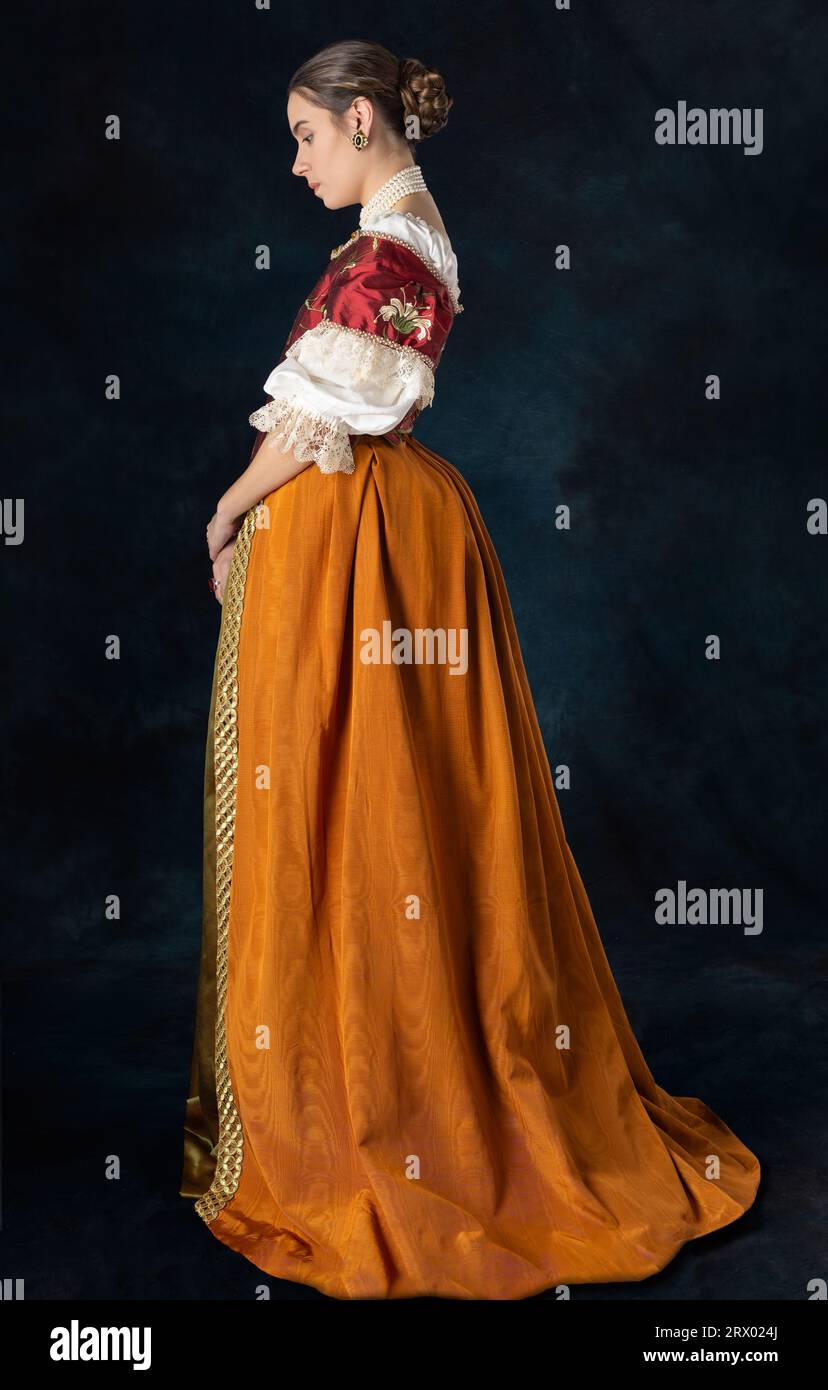 Renaissance costumes hi-res stock photography and images - Alamy