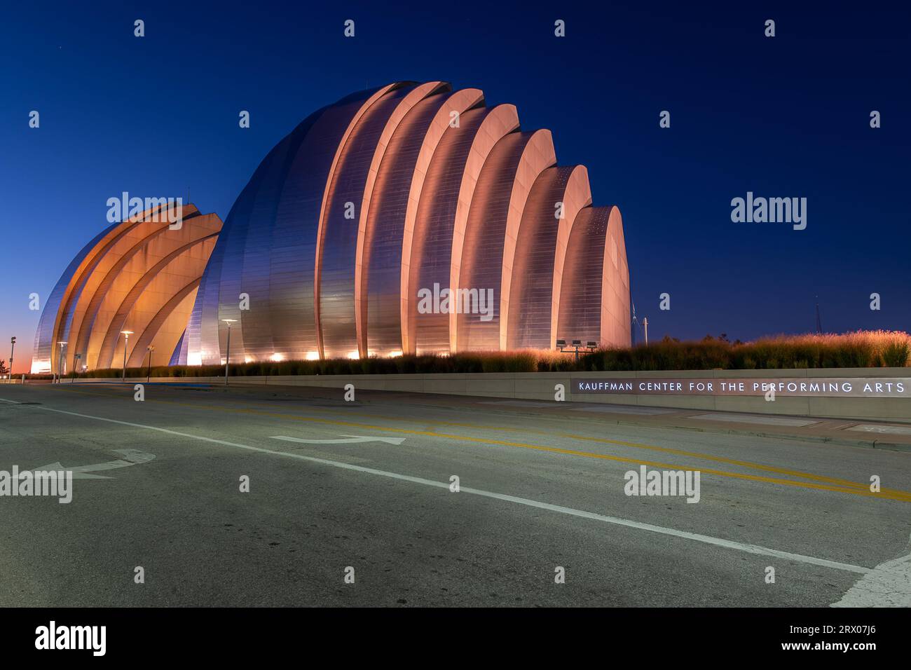 Kauffman center hi-res stock photography and images - Alamy