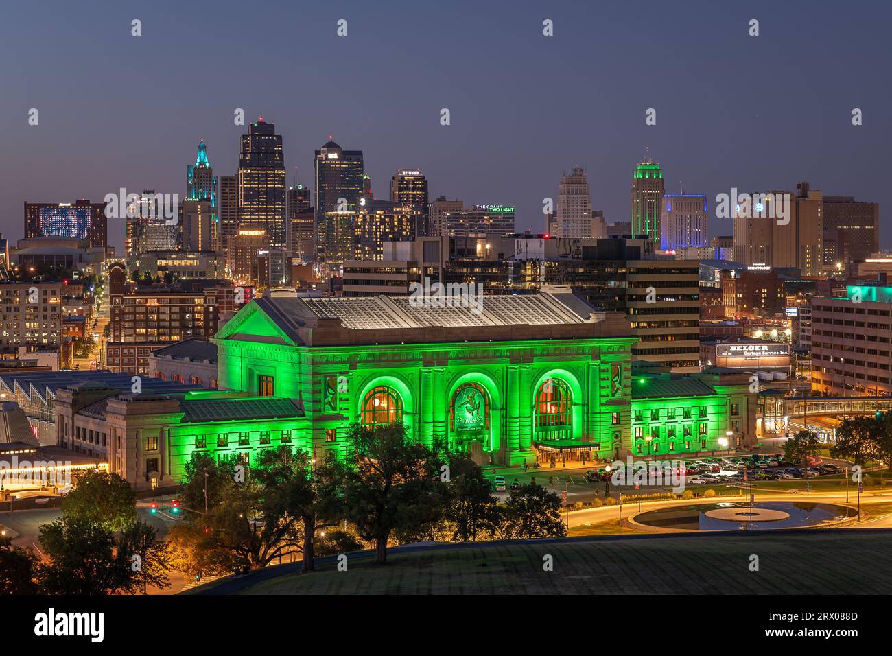 Kansas City's Union Station at Night Stock Photo - Alamy