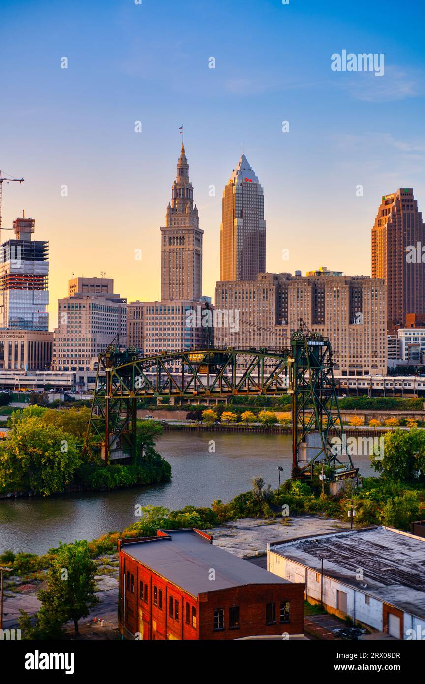 Cleveland sunset skyline hi-res stock photography and images - Alamy