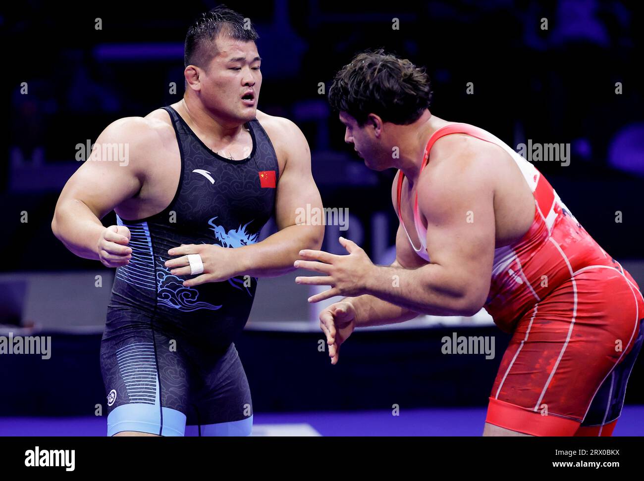 Belgrade. 21st Sep, 2023. China's Meng Lingzhe (L) and T¨¹rkiye's Riza Kayaalp compete during ...