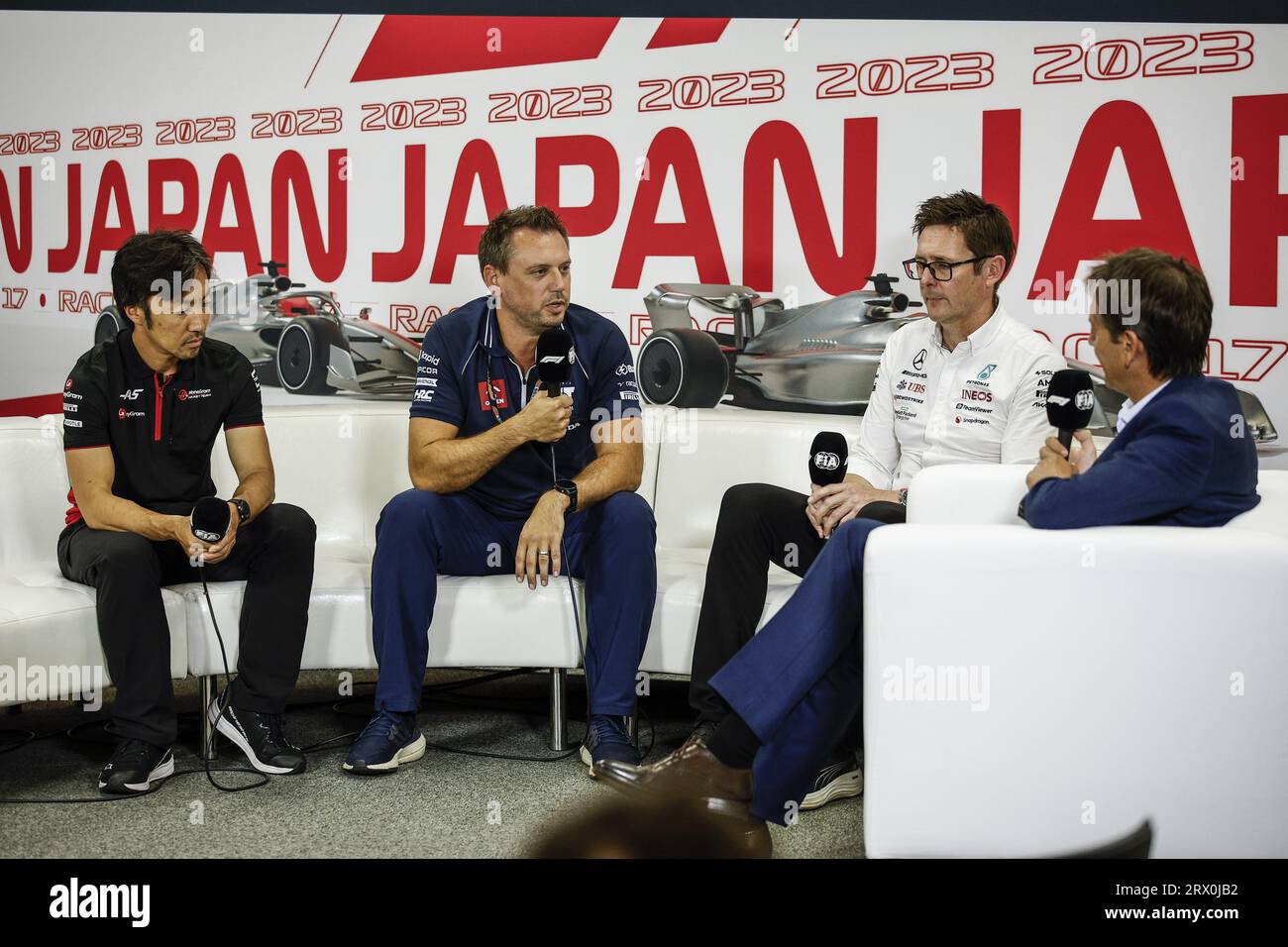 Mercedes amg f1 engineer hi-res stock photography and images - Alamy