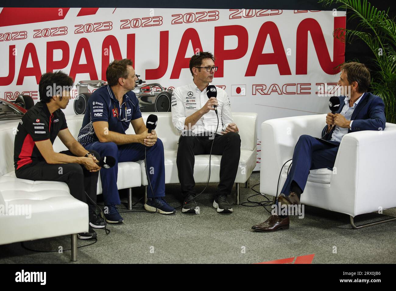 Mercedes amg f1 engineer hi-res stock photography and images - Alamy