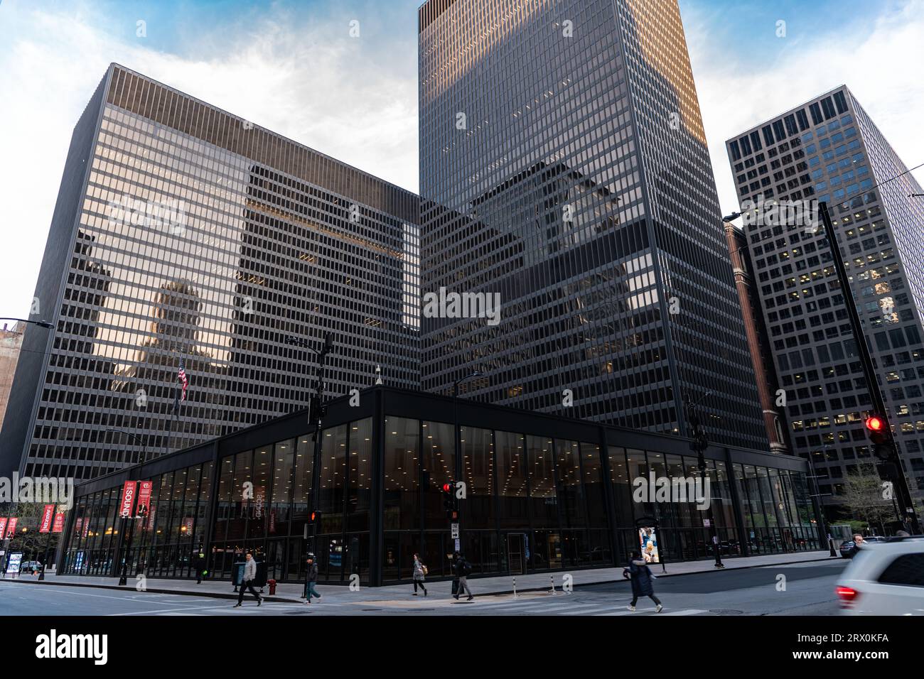 Chicago, USA - April 28, 2023: The Kluczynski Federal Building glass ...