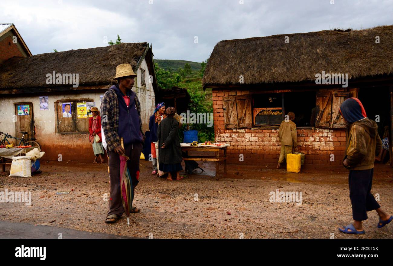 Rural roadside shops in central Madagascar Stock Photo - Alamy