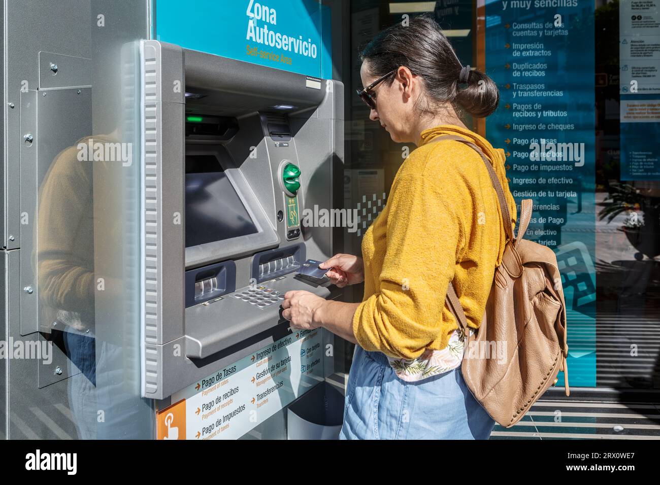 Automatic cash hi-res stock photography and images - Alamy