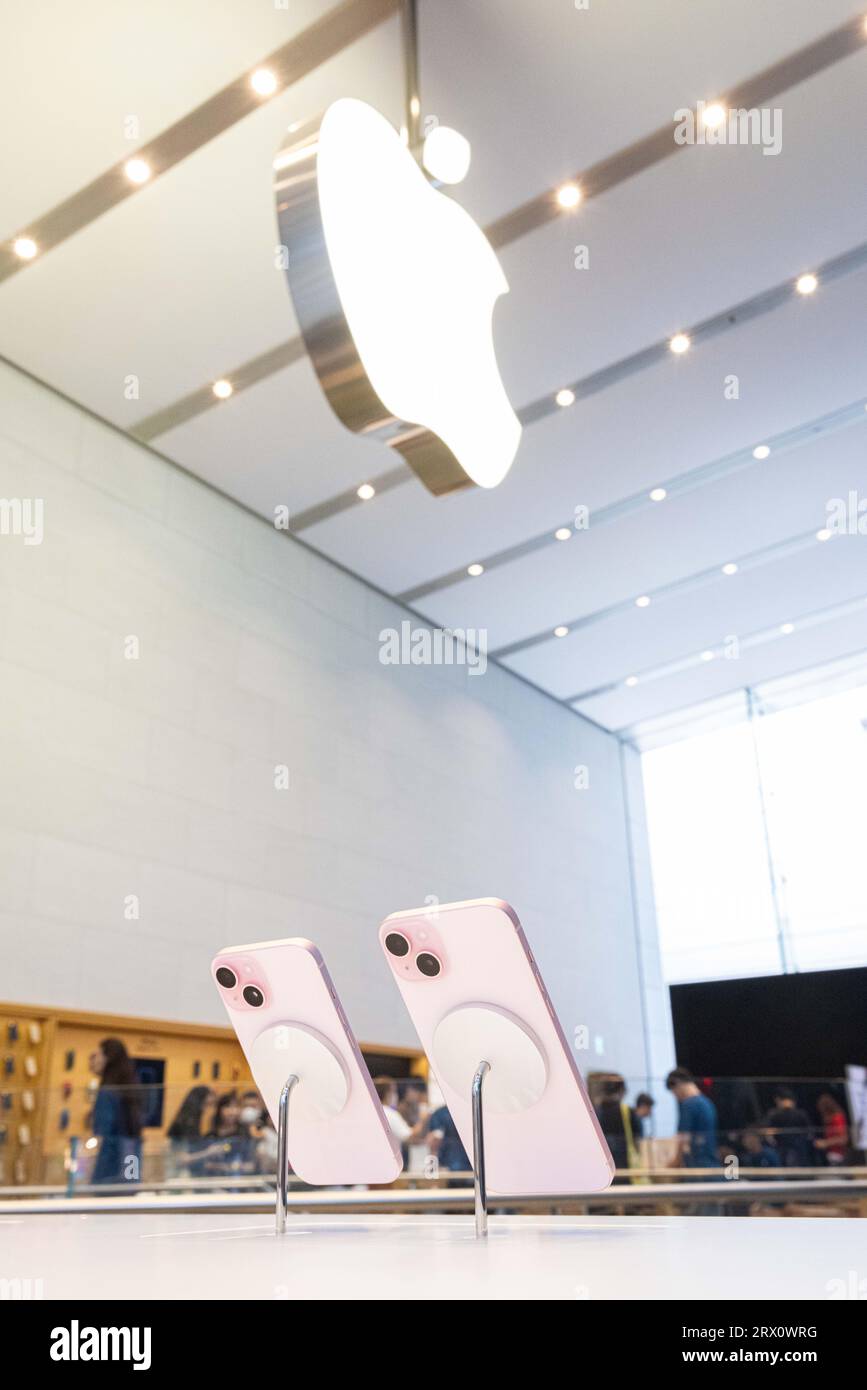 New Apple iPhone 15 line-up on display on launch day September 22, 2023 ...