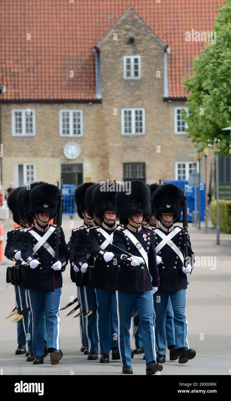 Guards in traditional uniform hi-res stock photography and images - Alamy