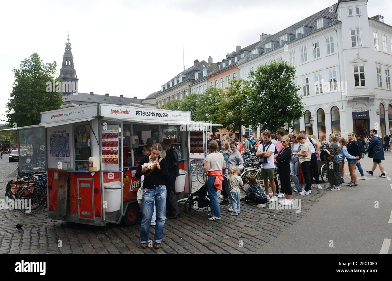Petersens pølser Hot Dog stall at Højbro Plads, Copenhagen, Denmark ...