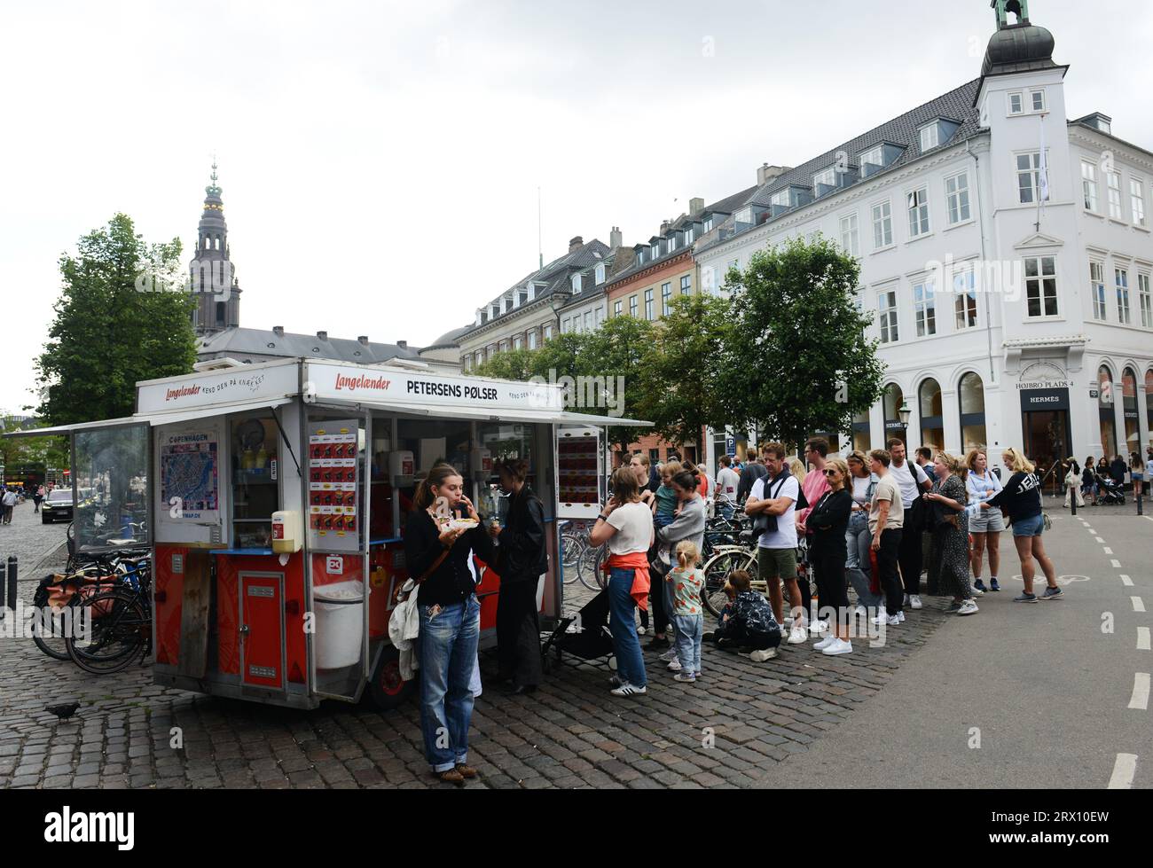 Petersens pølser Hot Dog stall at Højbro Plads, Copenhagen, Denmark ...