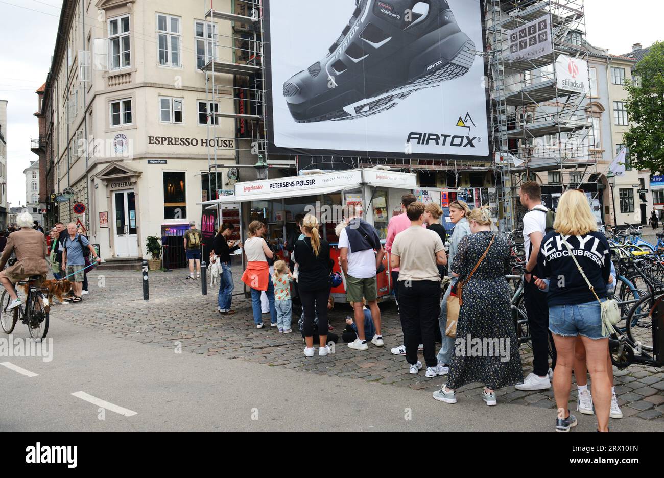 Petersens pølser Hot Dog stall at Højbro Plads, Copenhagen, Denmark ...