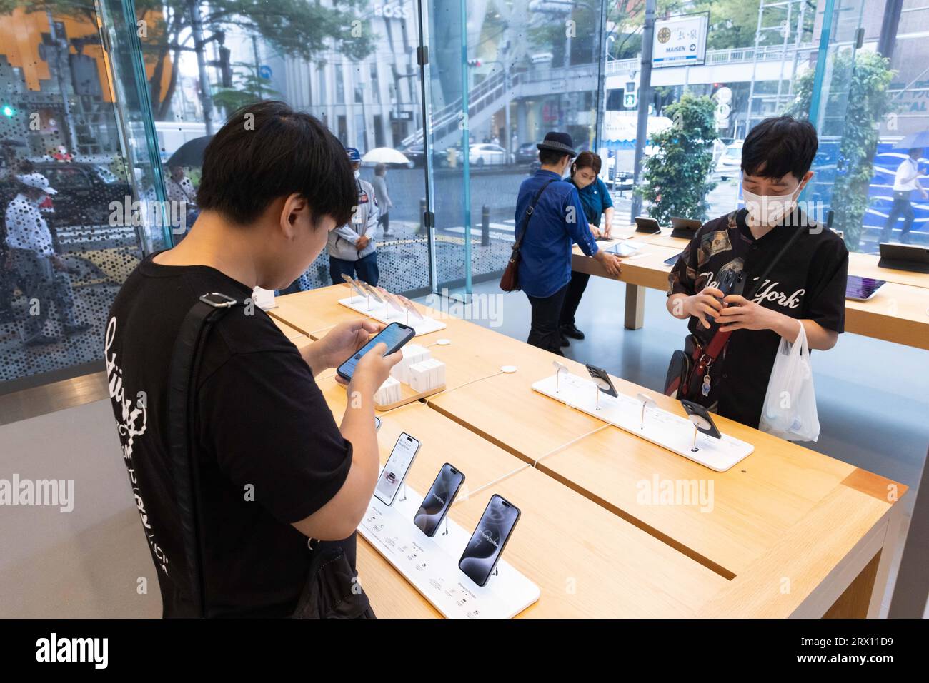Tokyo, Japan. 22nd Sep, 2023. Customers interact with the new iPhone 15 ...