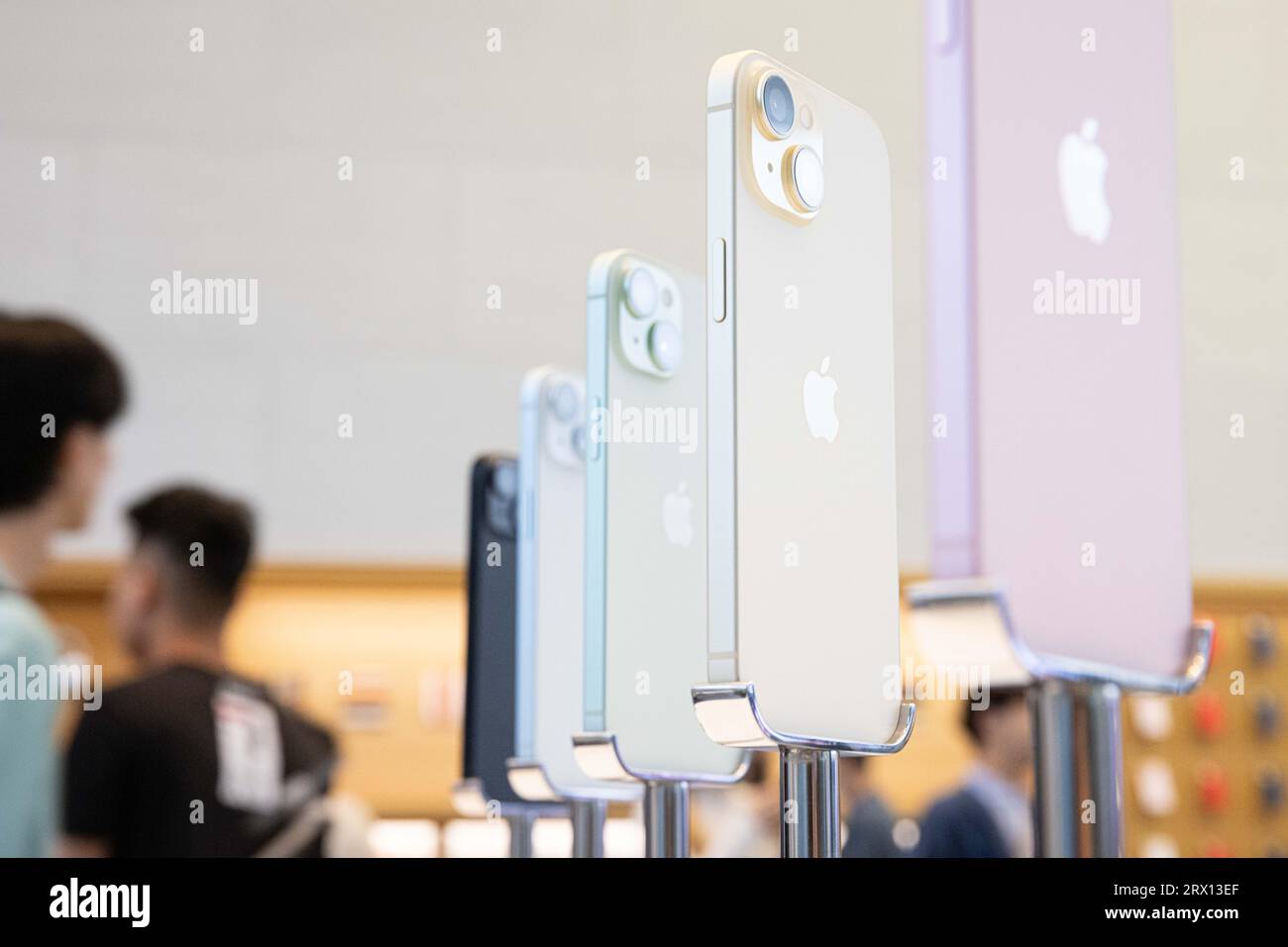Tokyo, Japan. 22nd Sep, 2023. New Apple iPhone 15 line-up on display on ...