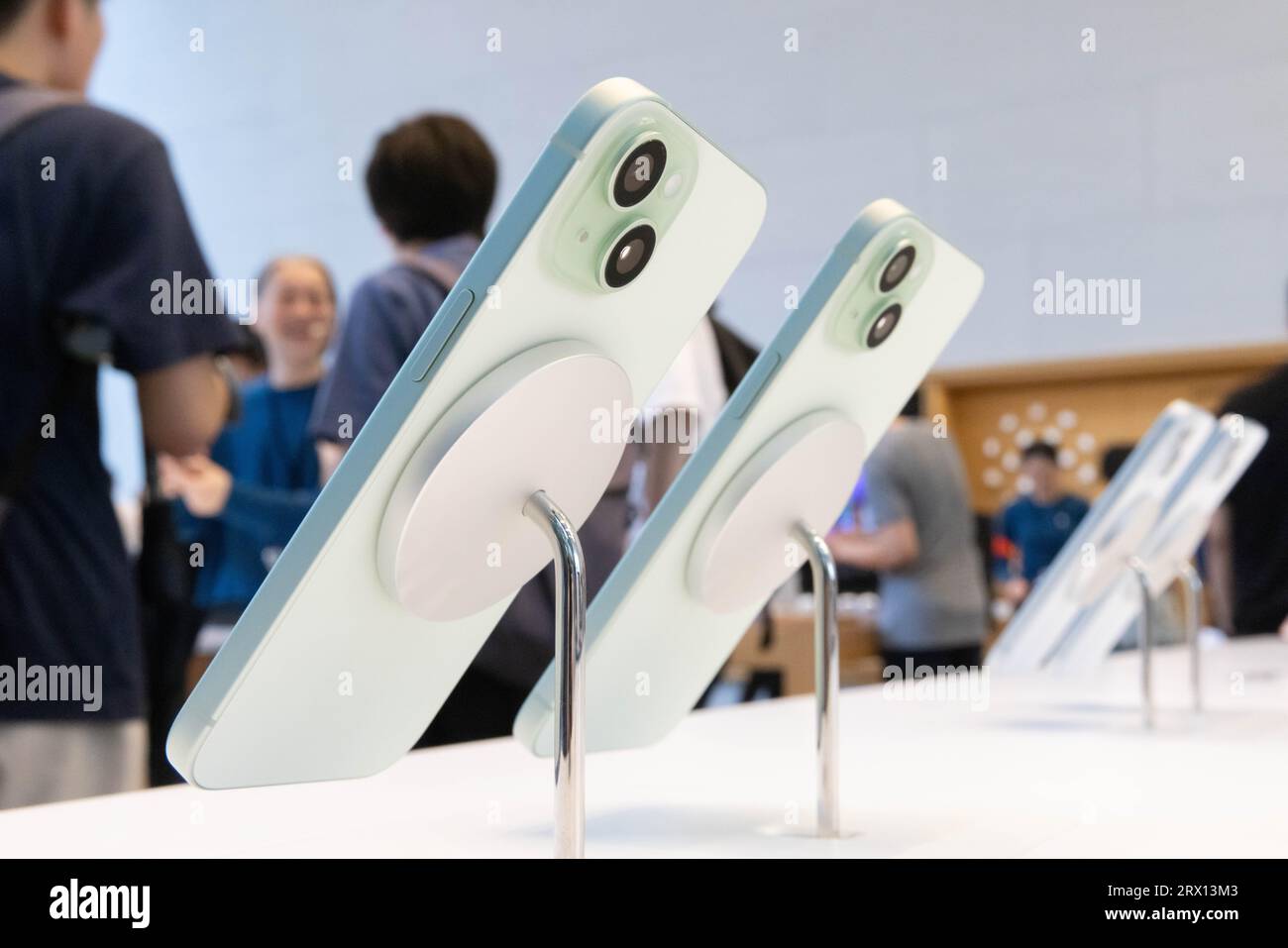 Tokyo, Japan. 22nd Sep, 2023. New Apple iPhone 15 line-up on display on ...