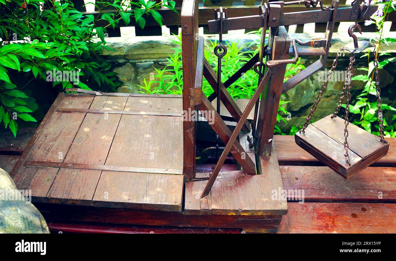 Libra. Old weighing scales. Vintage mechanical scales Stock Photo - Alamy