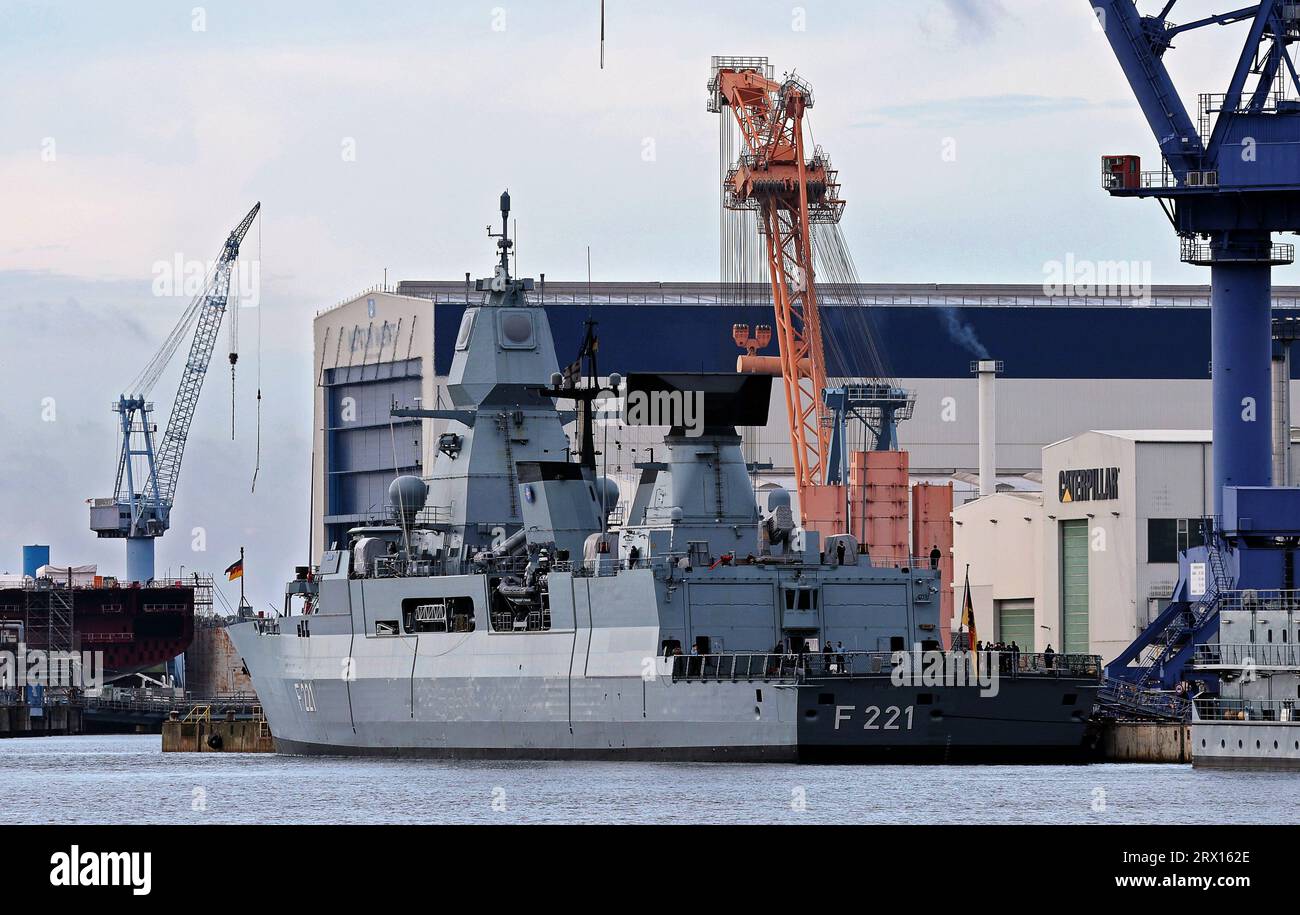 Four naval vessels hi-res stock photography and images - Alamy