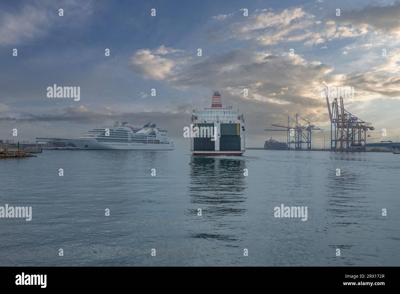 Cruise terminal of the port of malaga hi-res stock photography and ...