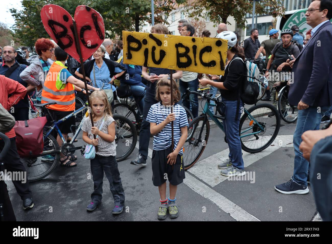 Cyclists and pedestrians block traffic in central Milan calling for ...