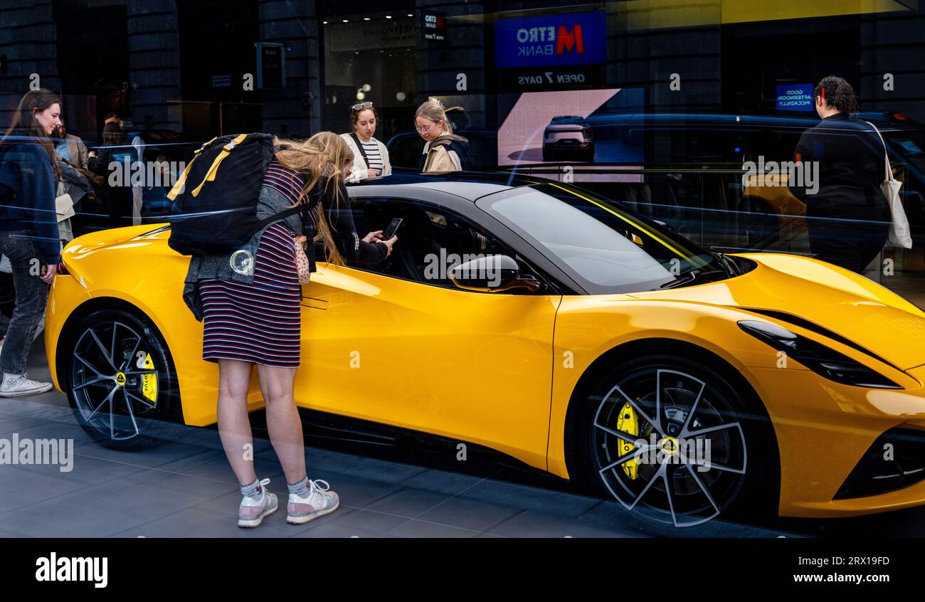 Lotus dealership on Piccadilly, London Stock Photo - Alamy