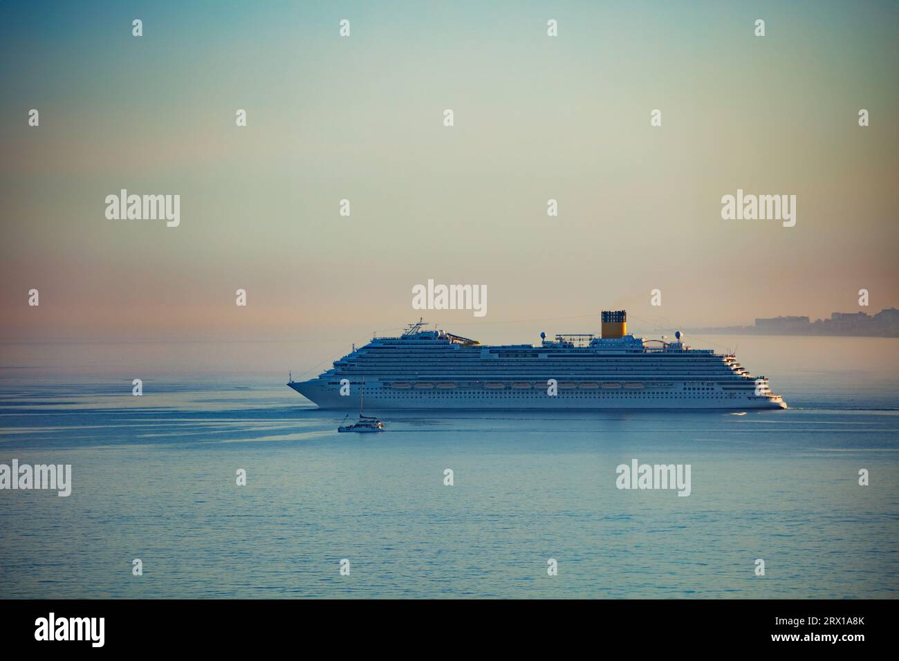 Big cruise ship seascape eclipses the foggy horizon at sunset Stock ...